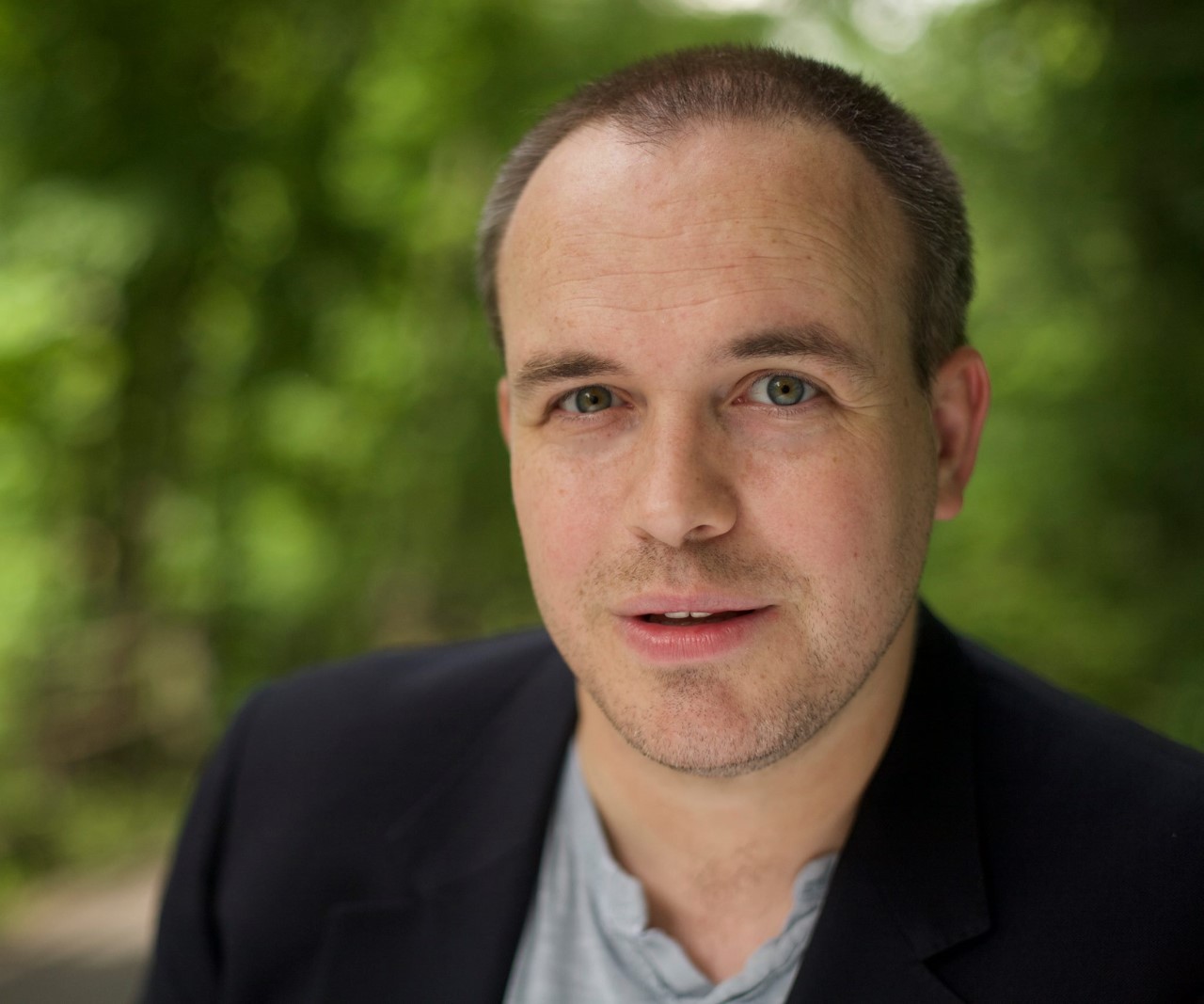 INTERVIEW WITH PETER STRAY - The Movie Elite